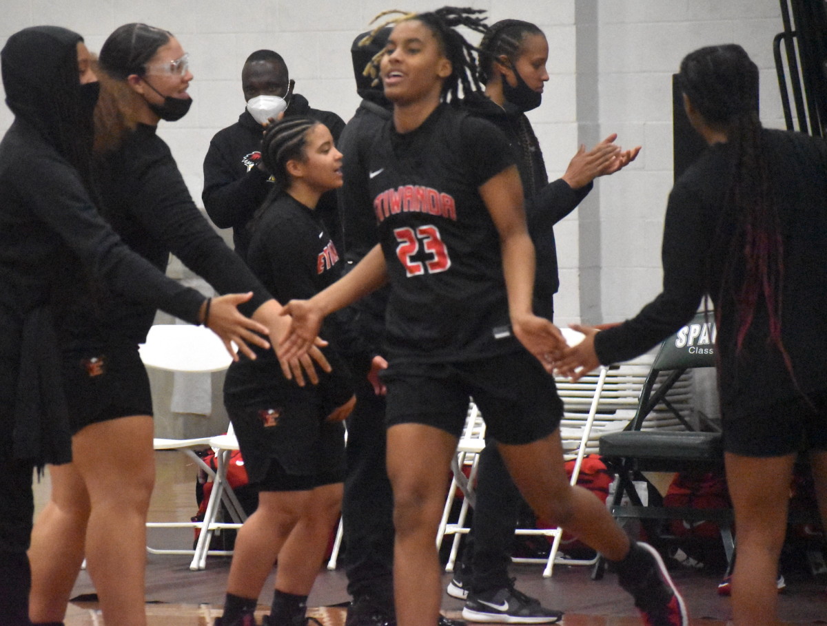 Photos: Etiwanda and Orangewood Academy battle at Presión Showcase ...