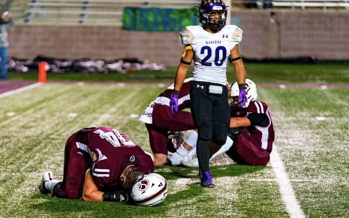 Geronimo Navarro stuns Sinton in overtime in Texas 4A football regional ...