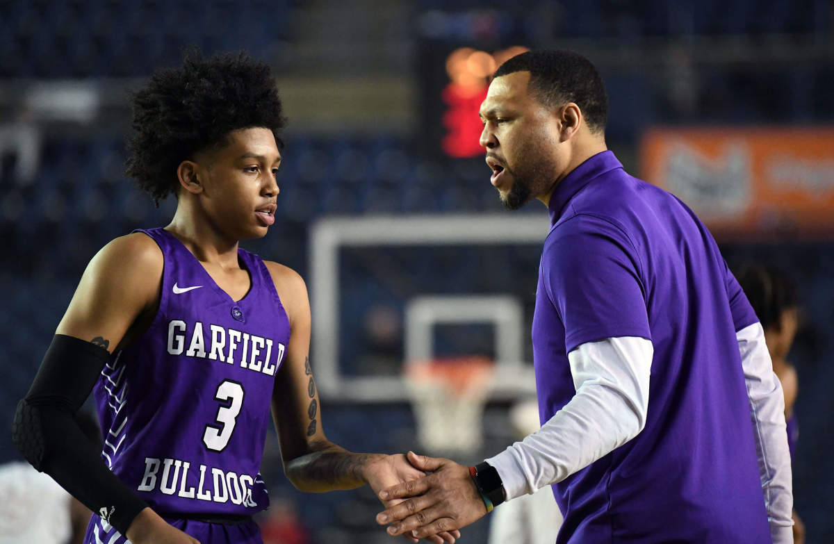 WATCH: Reigning 3A champion Garfield sinks two buzzer-beating 3s to ...