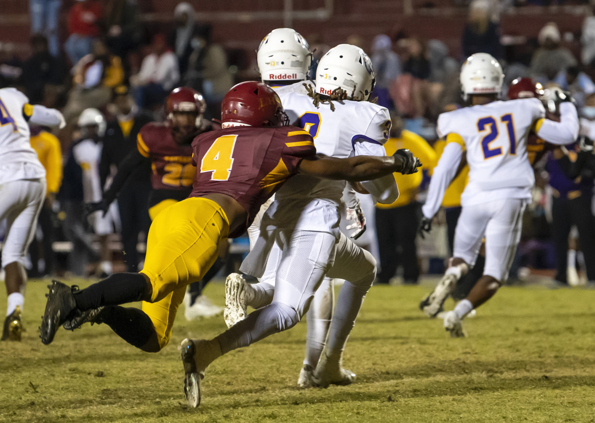 Photos: Kiron Benjamin scores 5 TDs as Laurel hammers Hattiesburg in ...