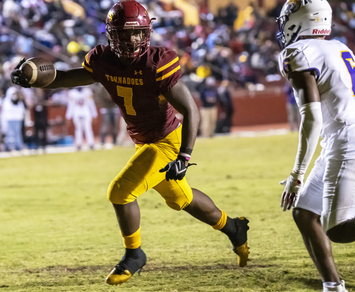 Photos: Kiron Benjamin scores 5 TDs as Laurel hammers Hattiesburg in ...