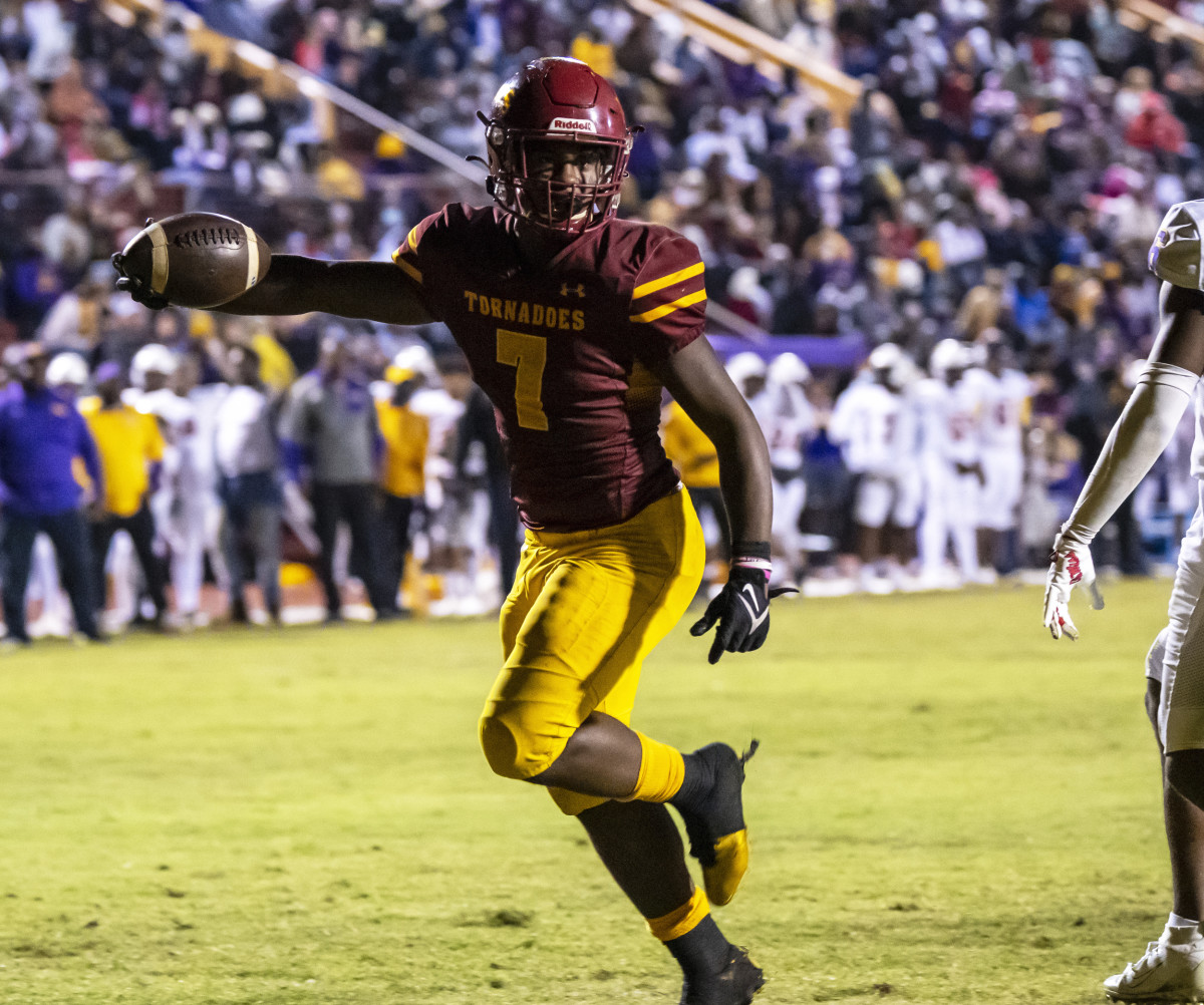 Photos: Kiron Benjamin scores 5 TDs as Laurel hammers Hattiesburg in ...