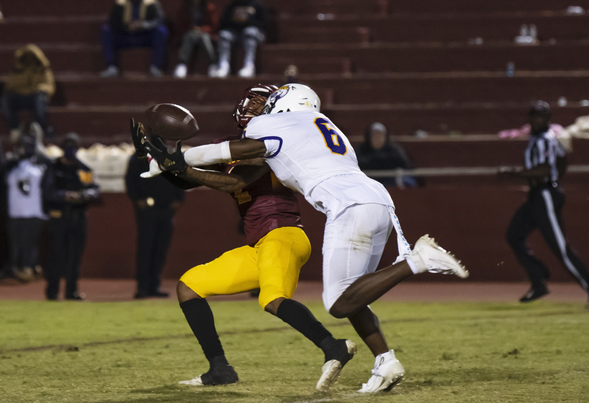 Photos: Kiron Benjamin scores 5 TDs as Laurel hammers Hattiesburg in ...