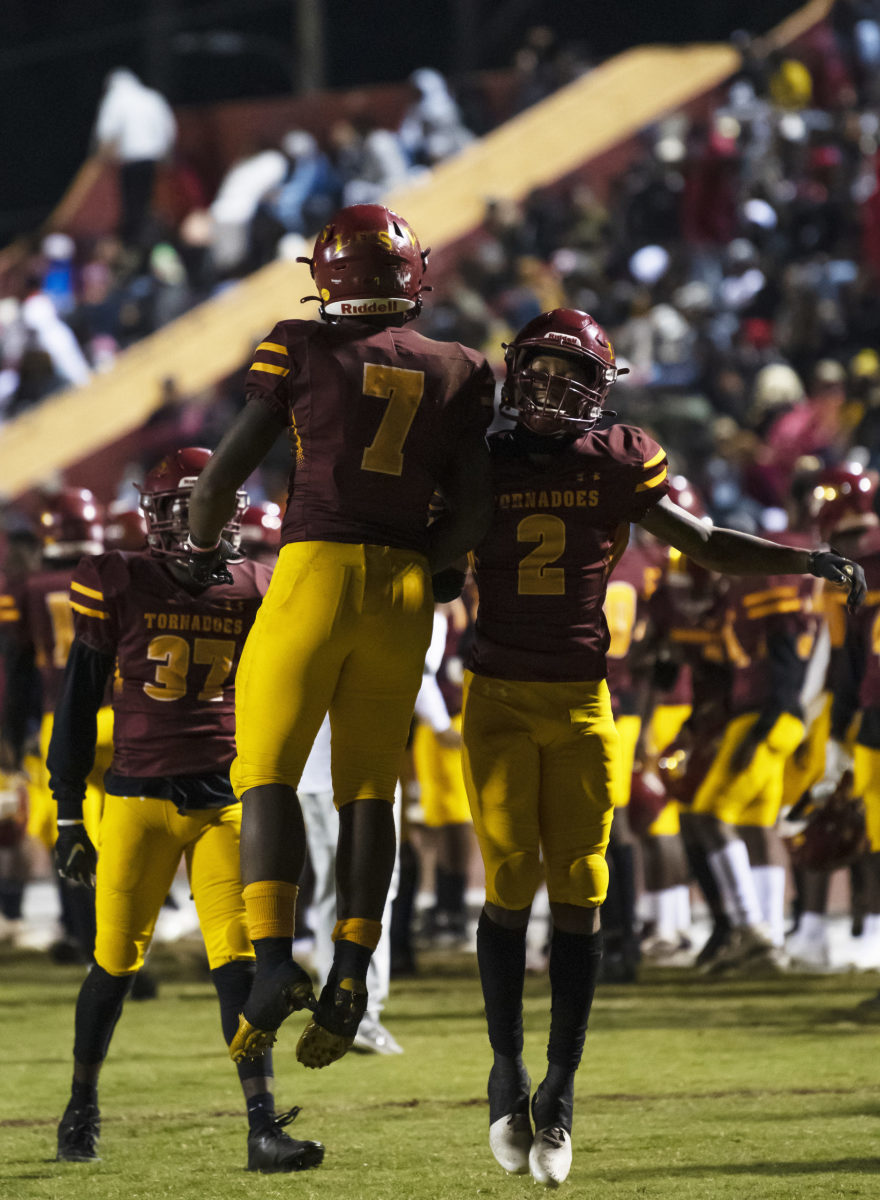 Photos: Kiron Benjamin scores 5 TDs as Laurel hammers Hattiesburg in ...