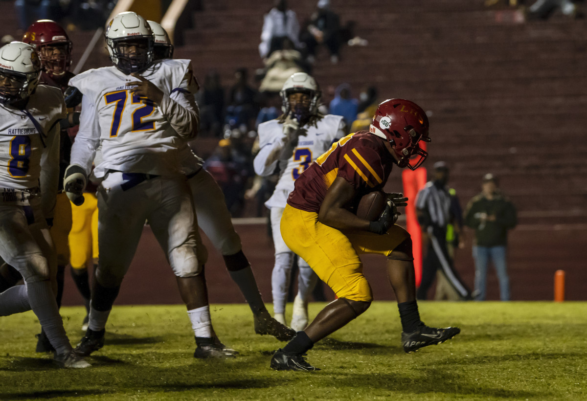 Photos: Kiron Benjamin scores 5 TDs as Laurel hammers Hattiesburg in ...