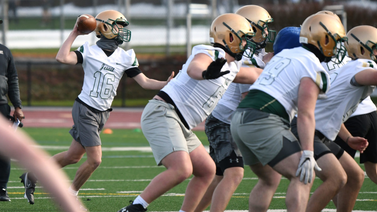 PHOTOS: Jesuit Crusaders prepare for 2021 spring football season ...