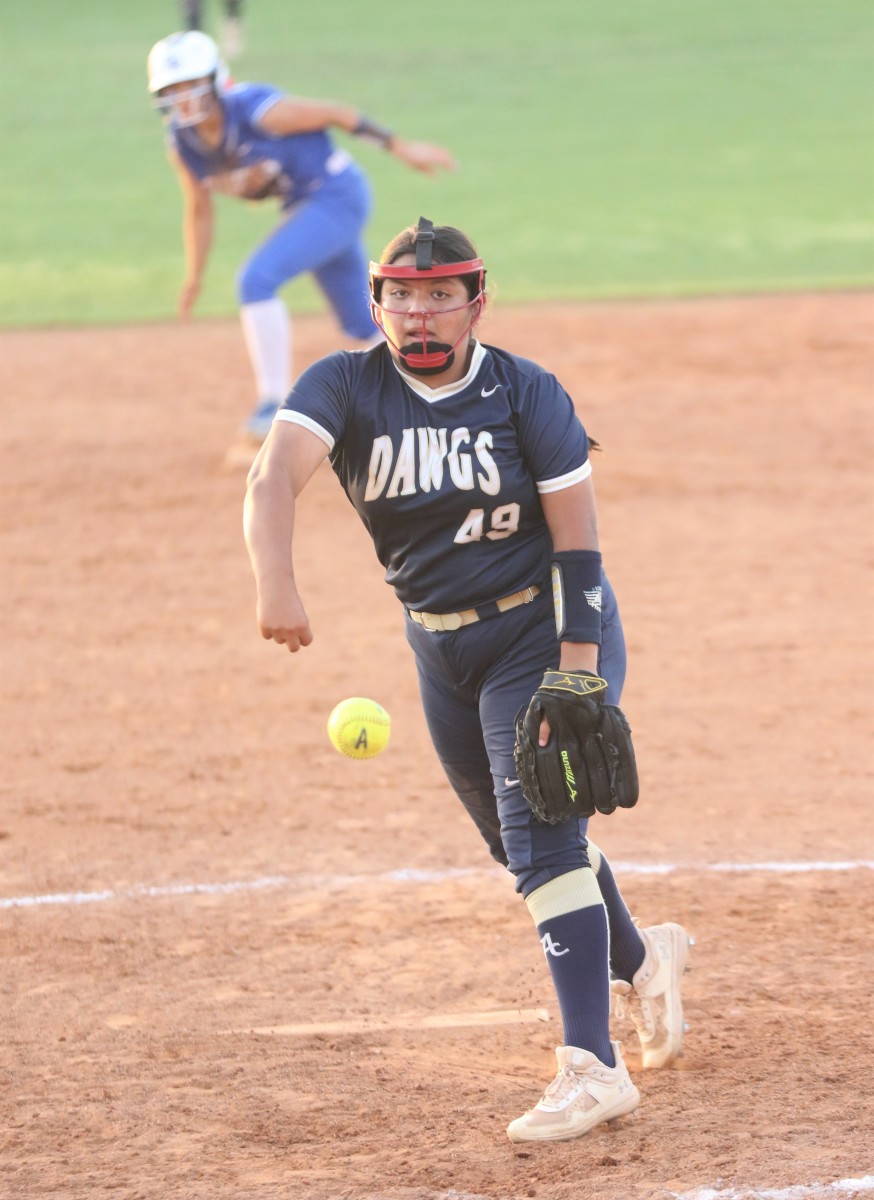 Del Rio holds off Laredo Alexander 11-9 in District 30-6A softball ...