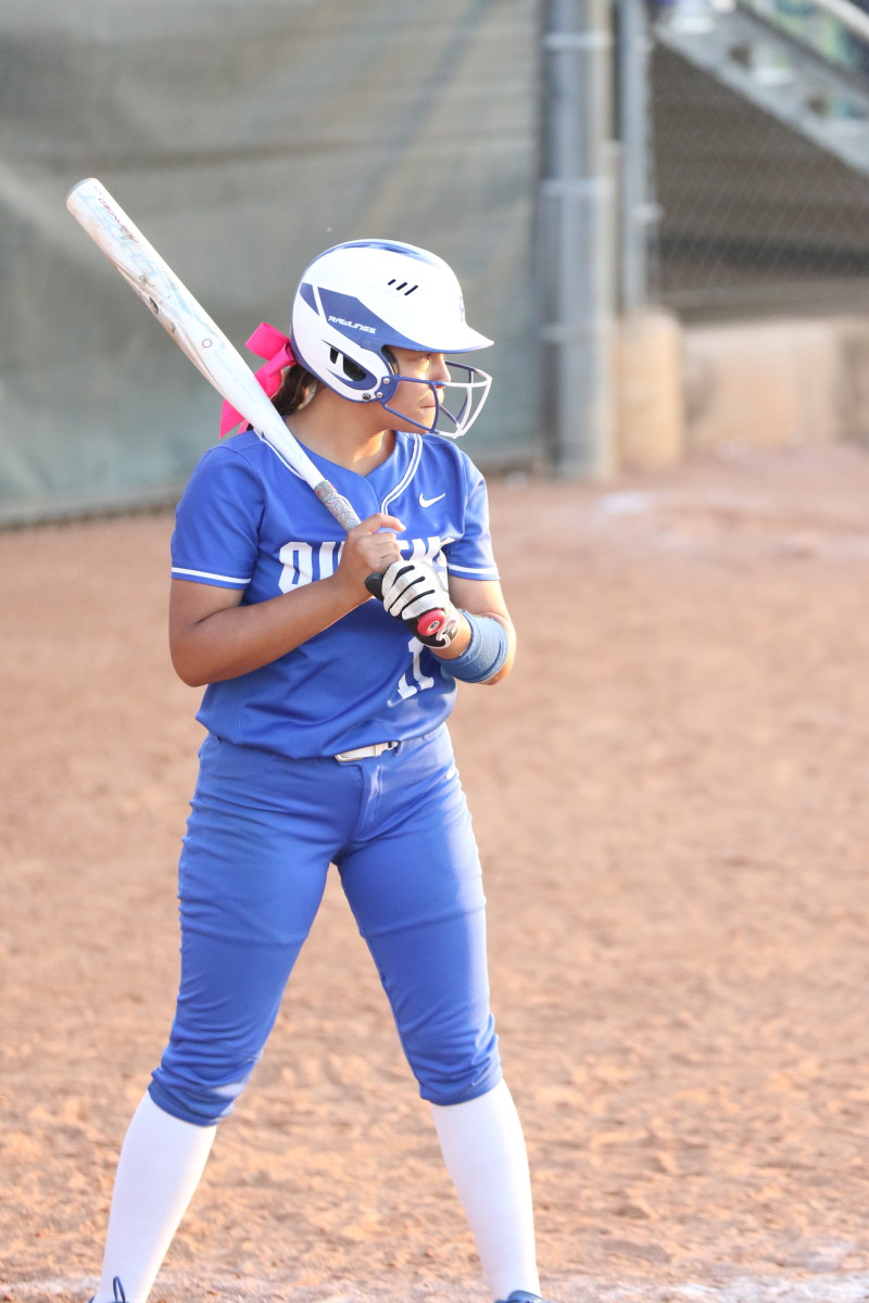Del Rio holds off Laredo Alexander 11-9 in District 30-6A softball ...