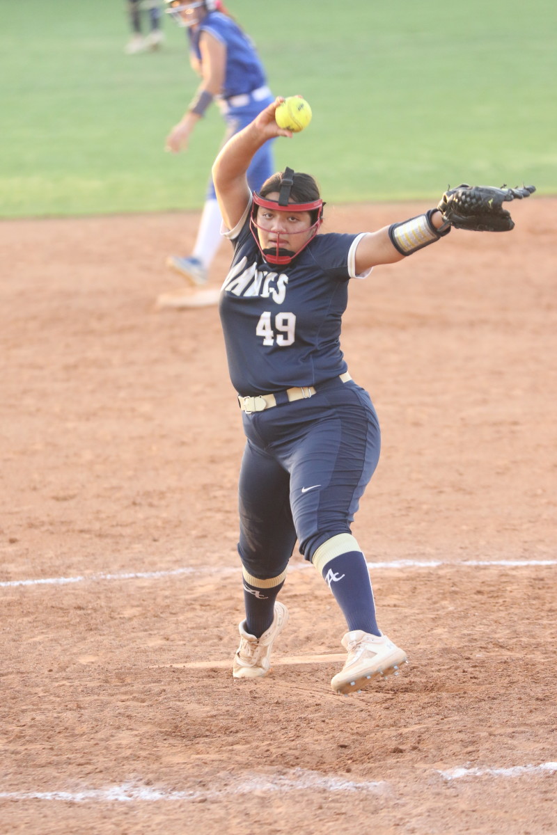 Del Rio holds off Laredo Alexander 11-9 in District 30-6A softball ...