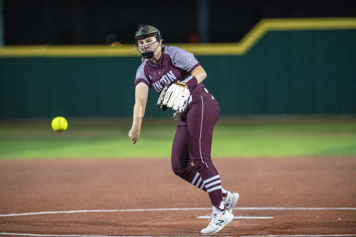 Look: Celeste DeLeon leads Sinton to 13-2 rout of Miller in Texas 4A ...