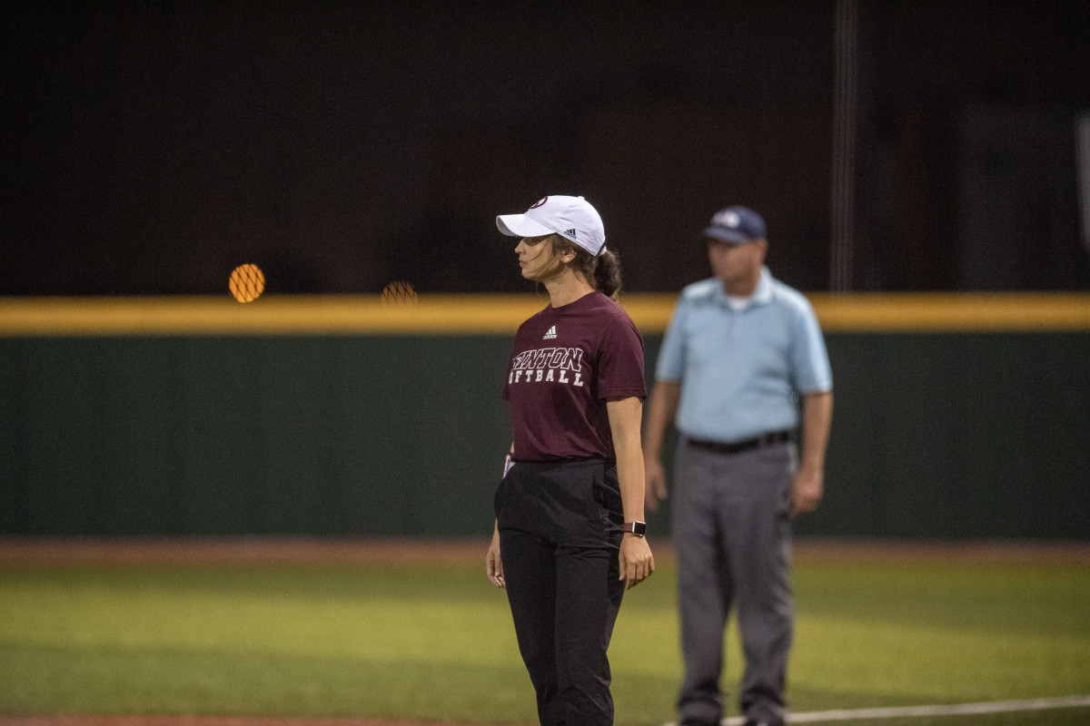 Look: Celeste DeLeon leads Sinton to 13-2 rout of Miller in Texas 4A ...