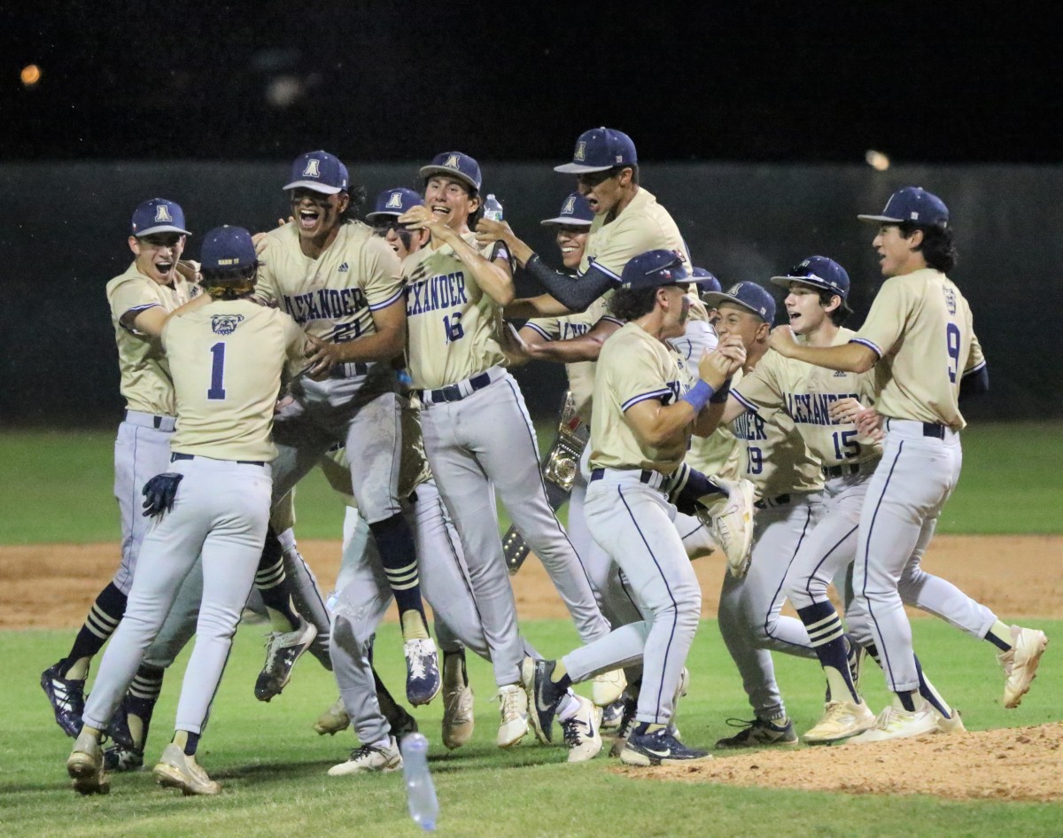 Photos: Laredo Alexander rallies to beat rival Laredo United and ...