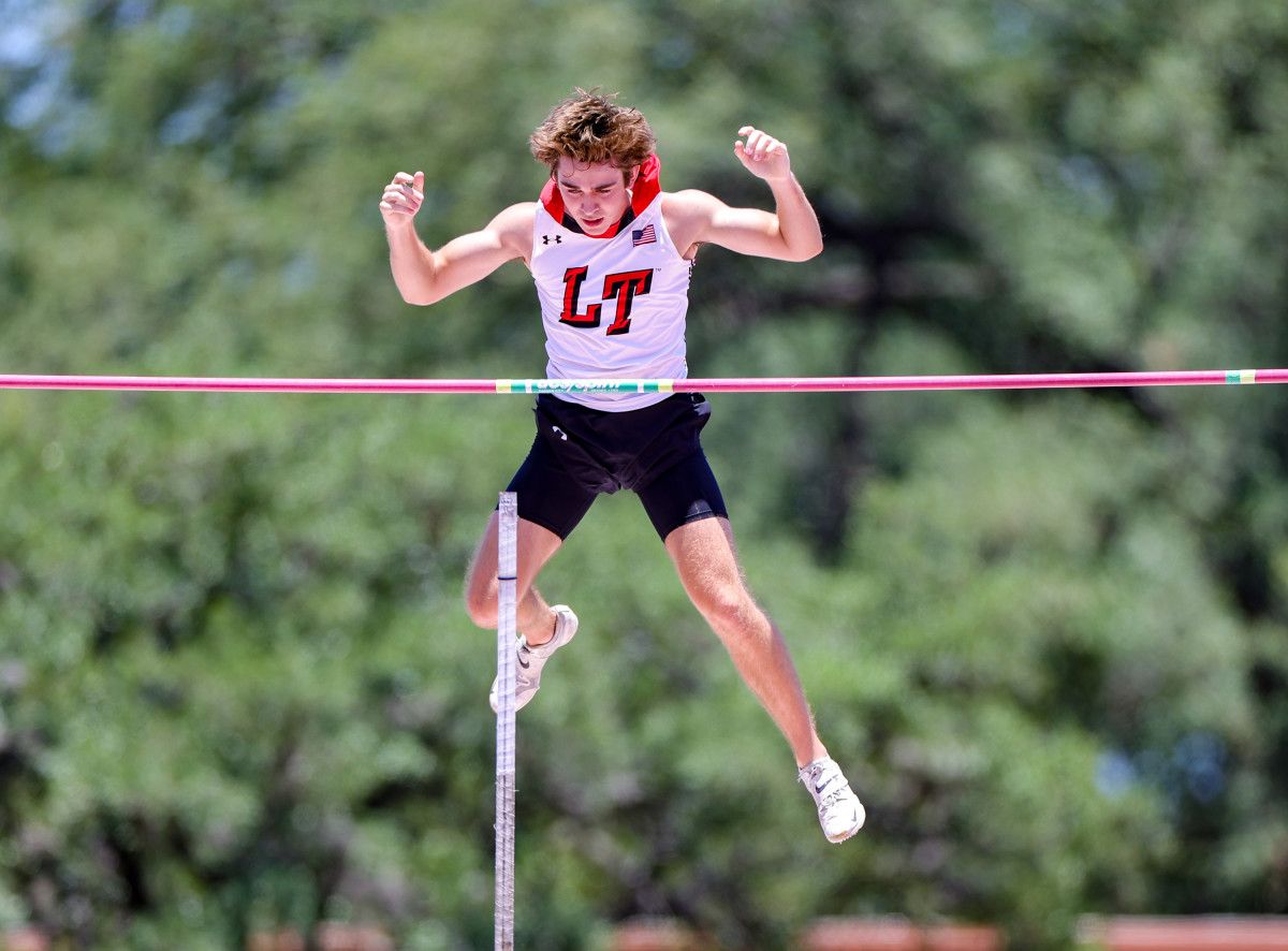 Look: Jelani Watkins leaves pack behind to win 200-meter dash at Texas ...