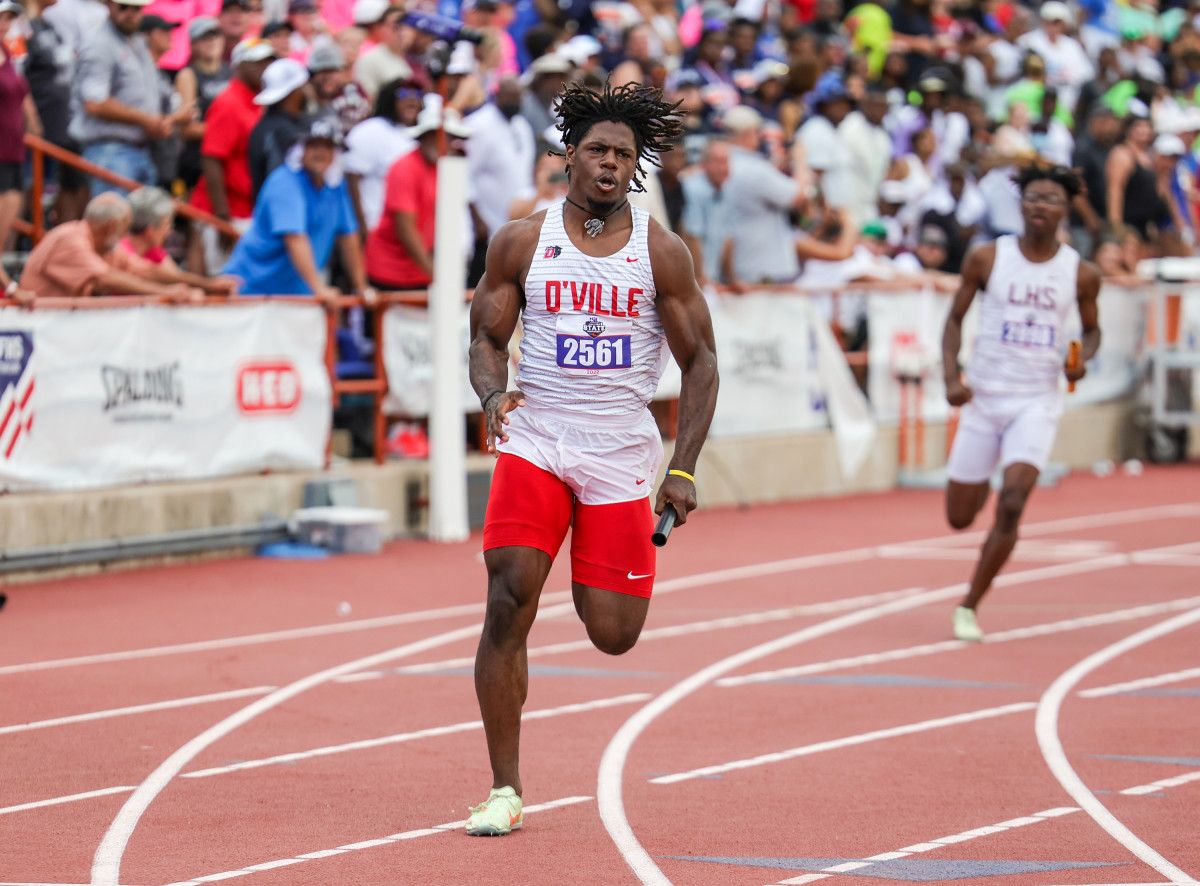 Look: Jelani Watkins leaves pack behind to win 200-meter dash at Texas ...