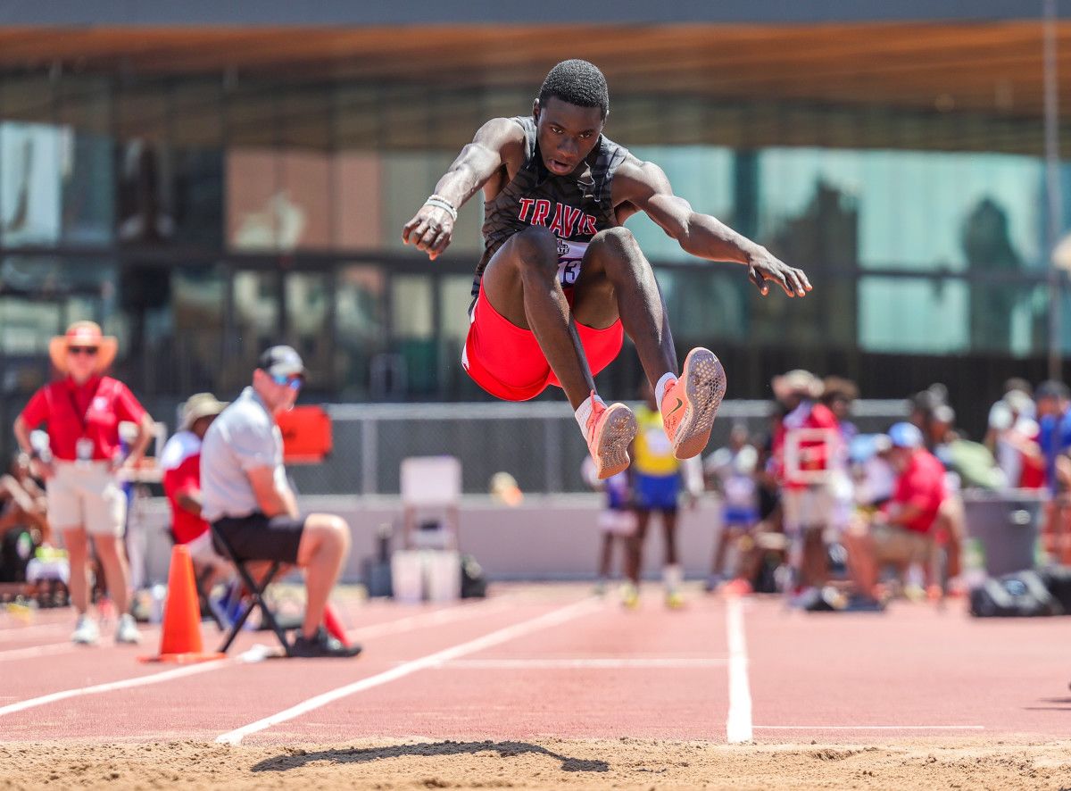 Look: Jelani Watkins leaves pack behind to win 200-meter dash at Texas ...