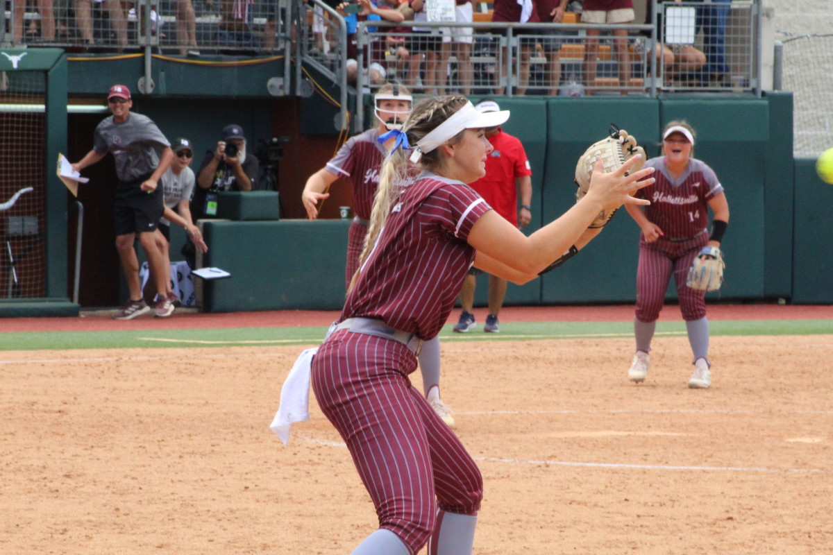 Hallettsville beats Coahoma to capture Texas UIL 3A Softball State ...
