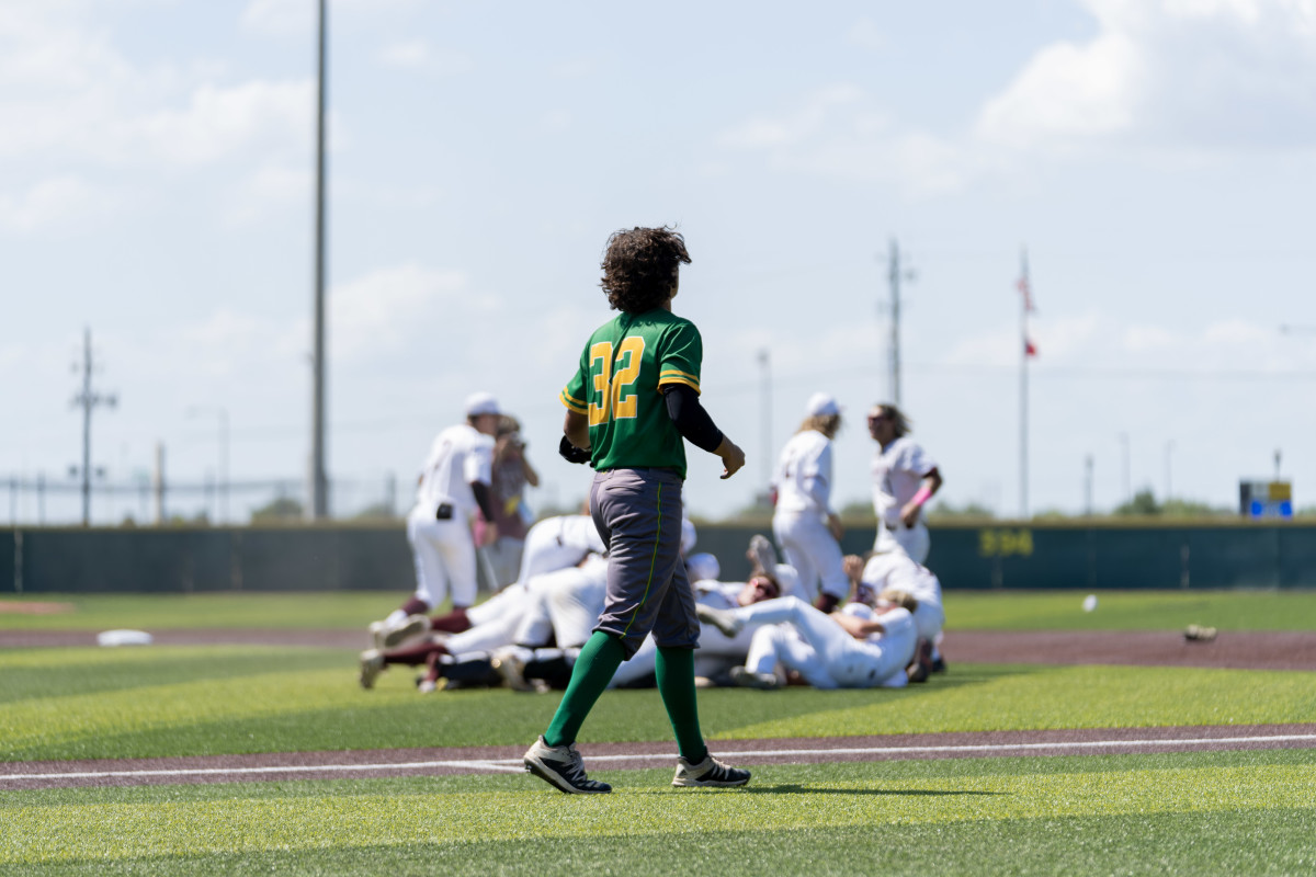 Look: London rallies to beat Bishop and advance to Texas UIL 3A ...