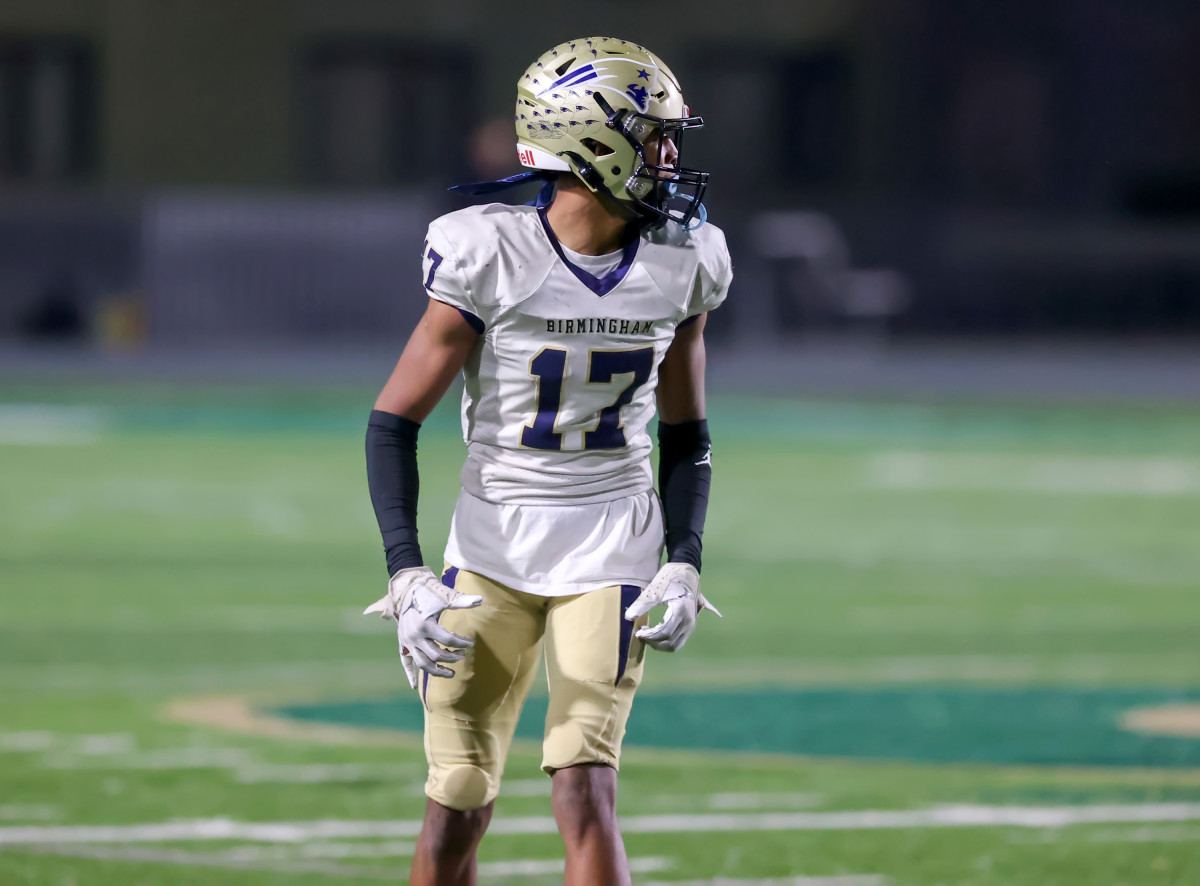 California high school football recruiting notebook: University of Washington goes Golden ...
