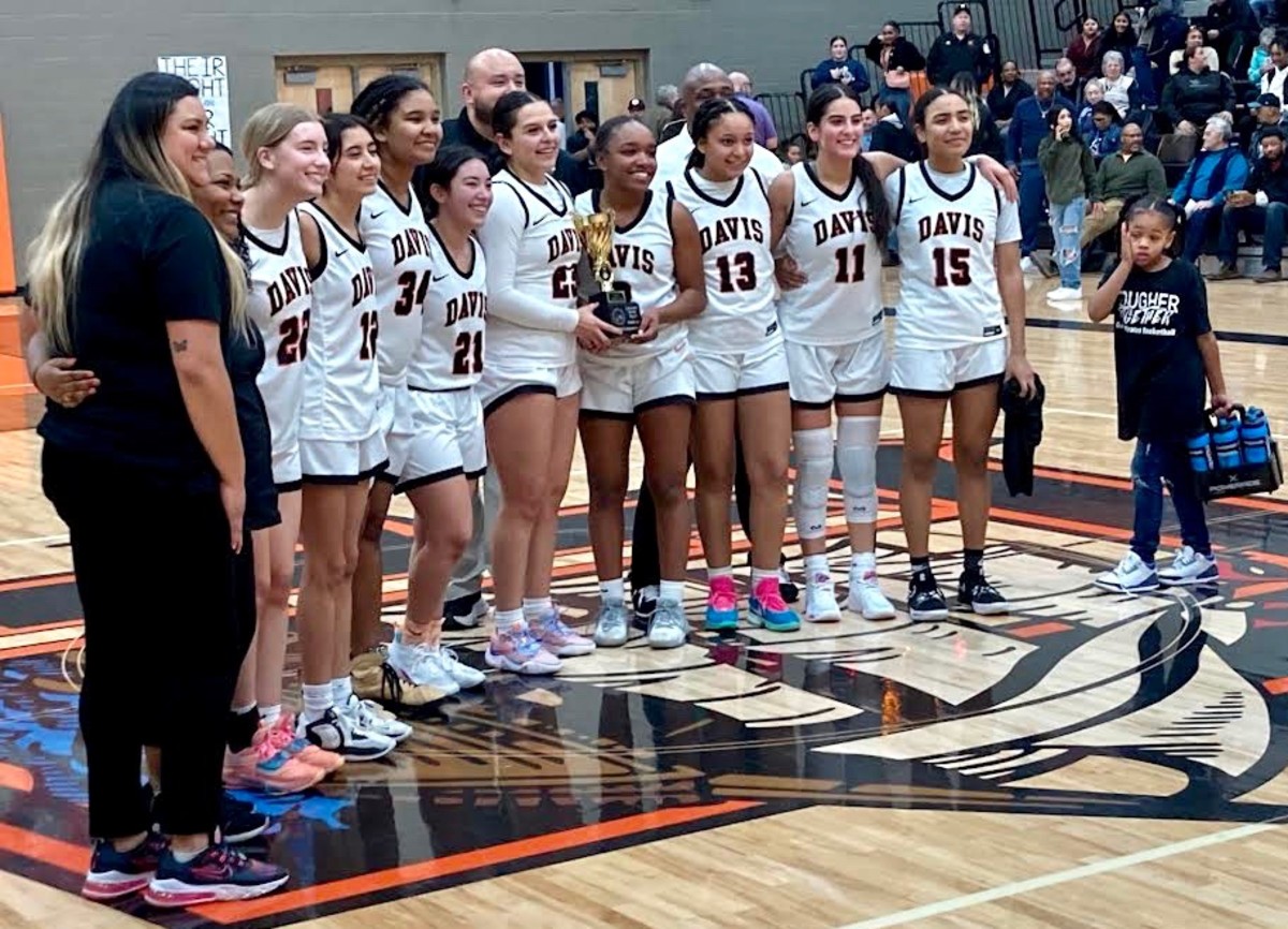 Davis girls capture first conference championship since 1988 on buzzer ...