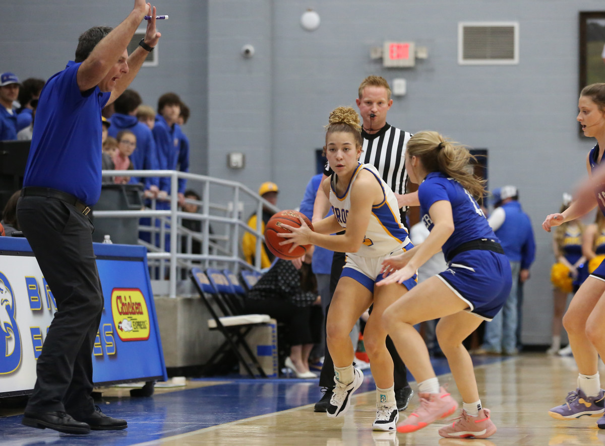 Landry Robertson, Peyton Hull lead Peaster past Brock to clinch ...