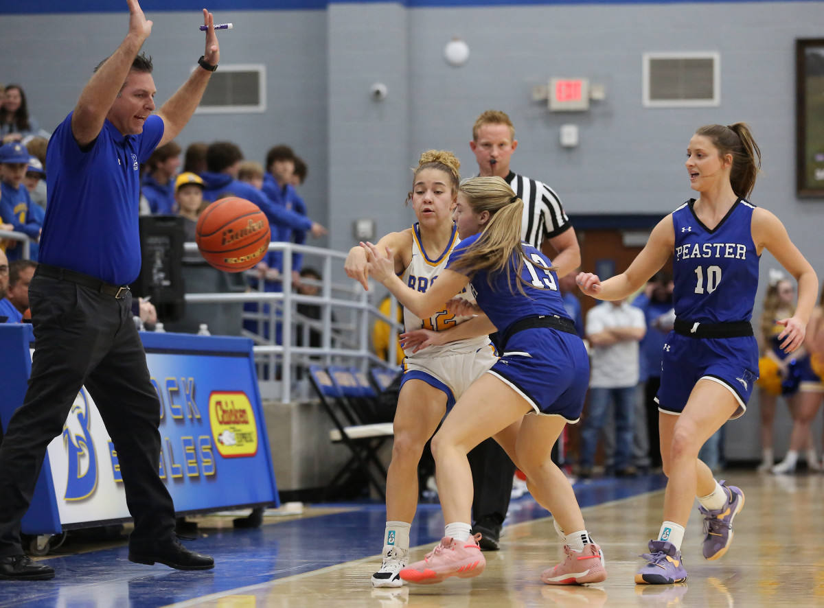 Landry Robertson, Peyton Hull lead Peaster past Brock to clinch ...