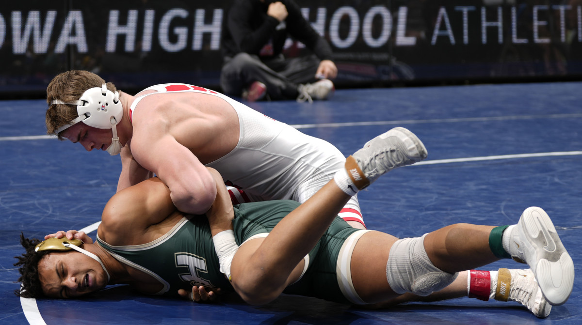Iowa City's Ben Kueter finishes high school wrestling career undefeated ...