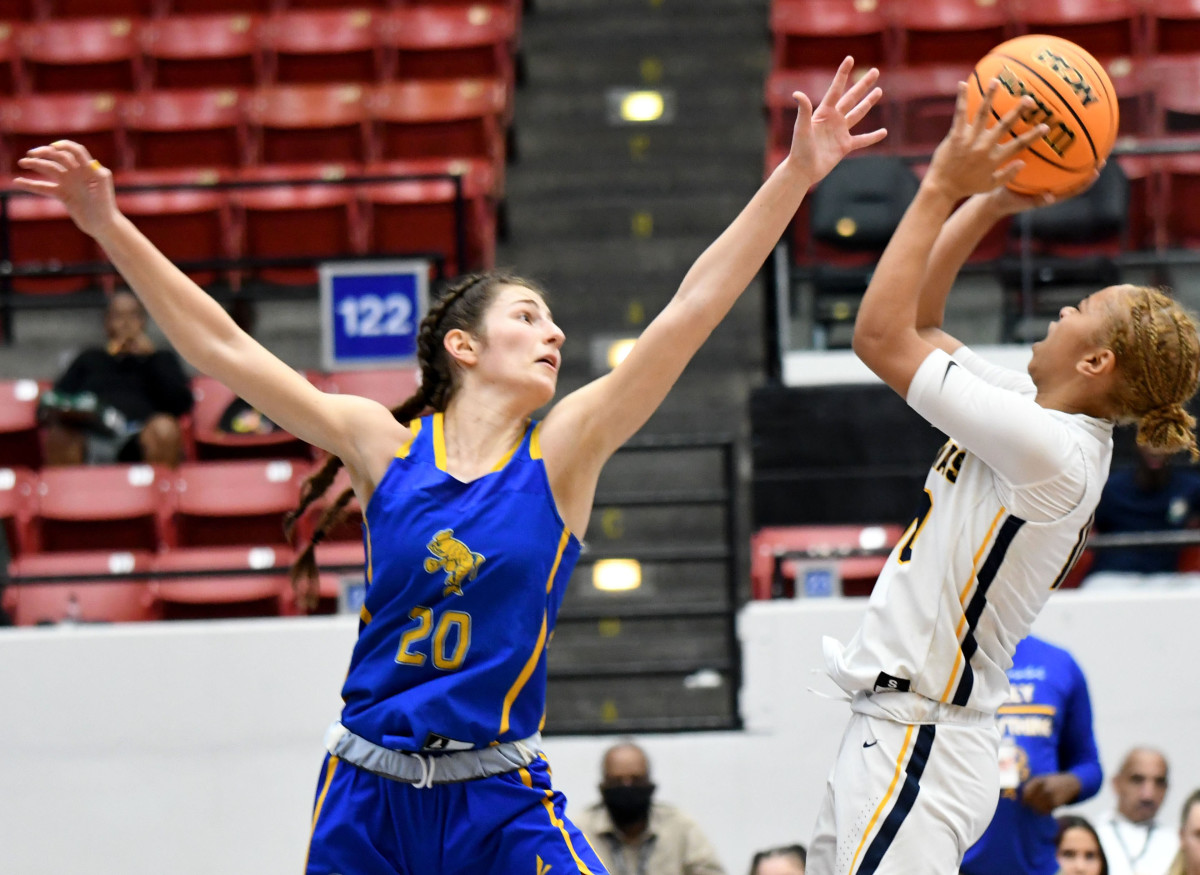 St. Thomas Aquinas girls pull off 3-peat state championship - Sports ...