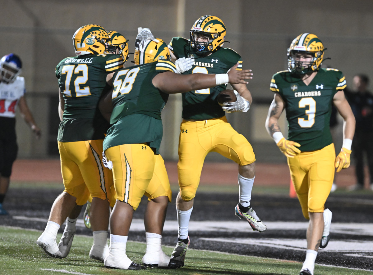 Los Alamitos shows 'grit', 'unity', and star power against Edison for ...