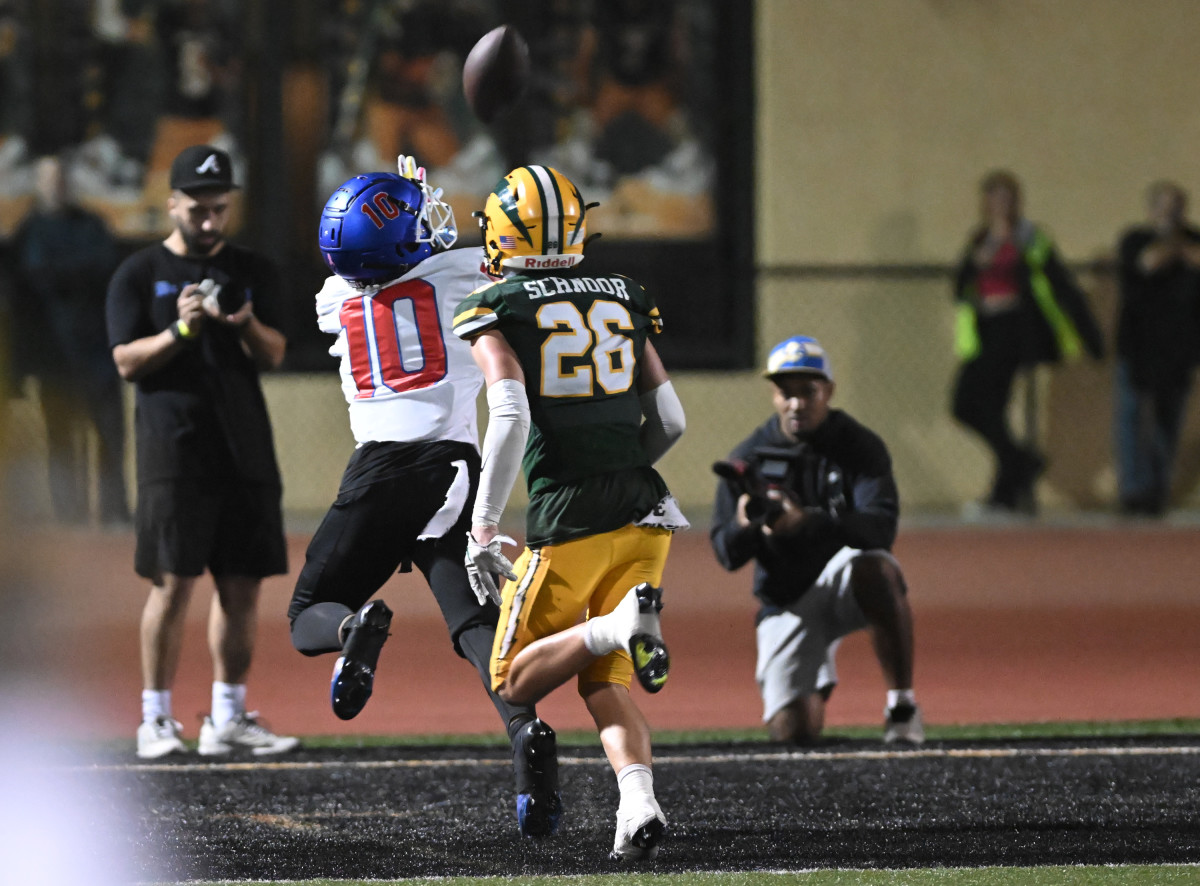 Los Alamitos shows 'grit', 'unity', and star power against Edison for ...