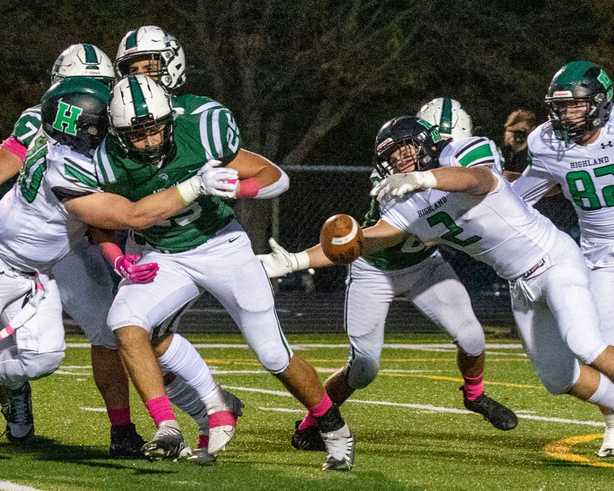 Highland football rides defense and three Lukas Stiles touchdowns to a ...