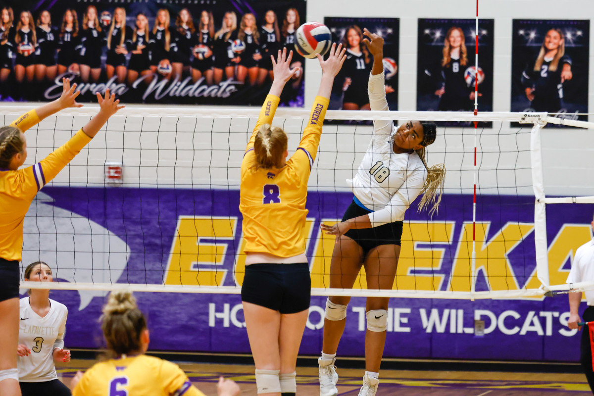 Lafayette beats rival Eureka to win Class 5 District 2 girls volleyball ...