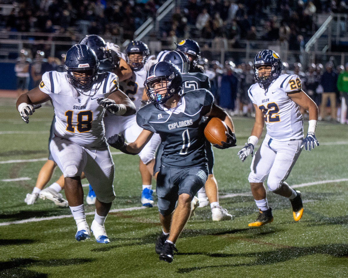 Hudson football shuts out Solon 31-0 to open OHSAA playoffs - Sports ...