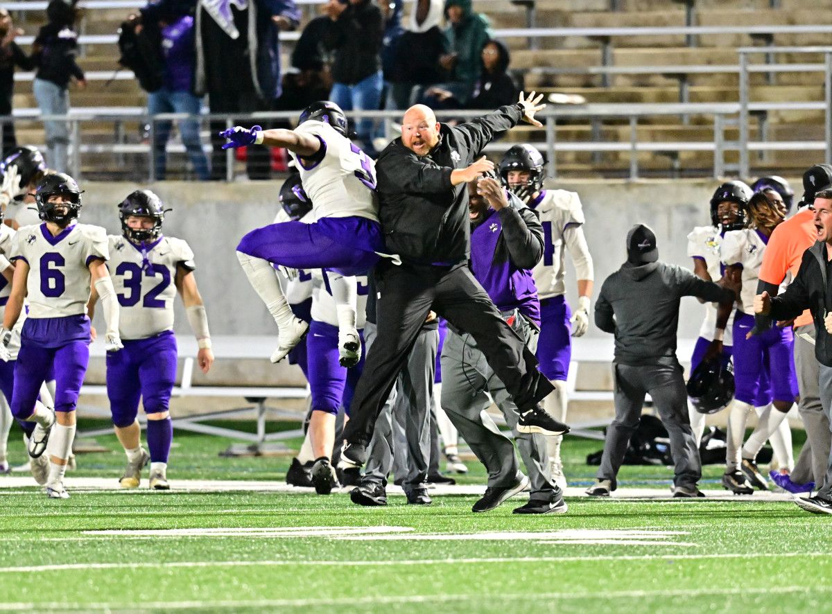 Look: Fulshear muscles past Manvel 9-7 to keep district title hopes ...
