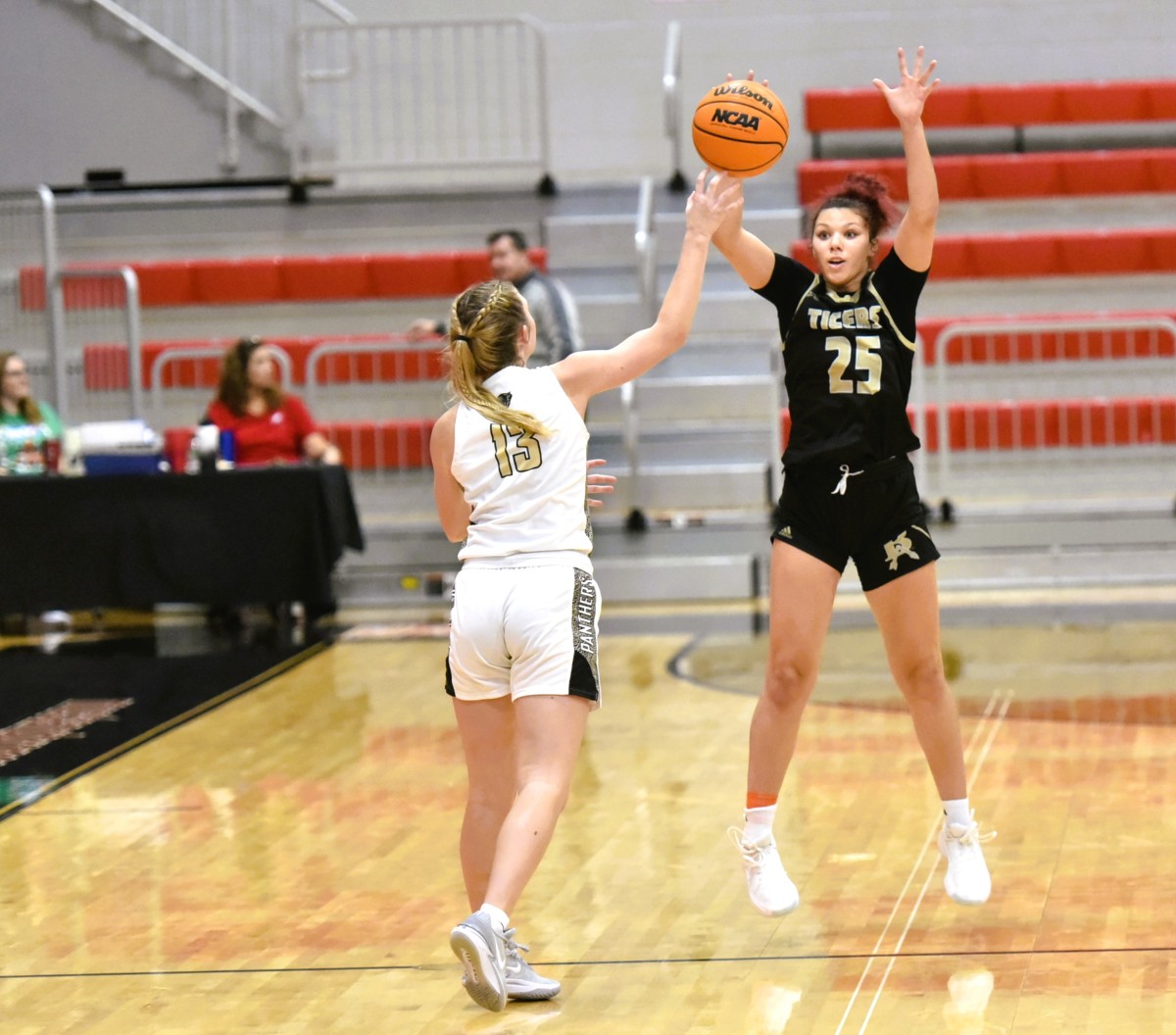 Broken Arrow girls 2025 guard McKenzie Mathurin meeting her higher ...