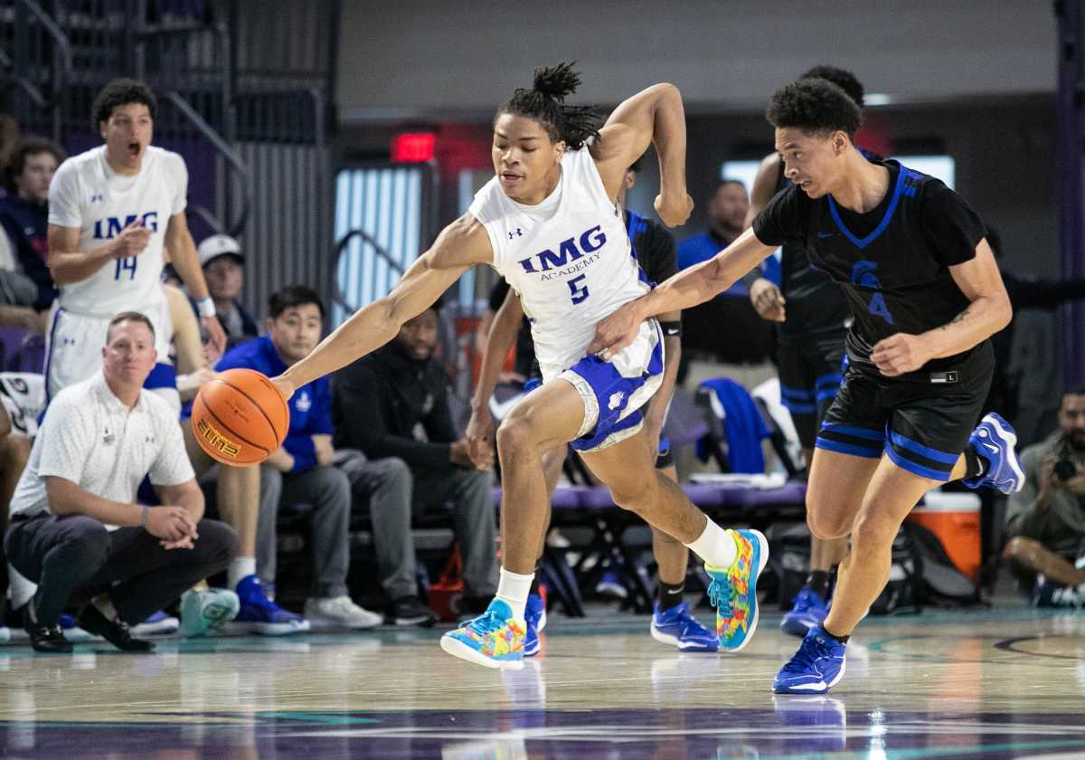 IMG Academy upsets Oak Hill: Live score, high school boys basketball ...