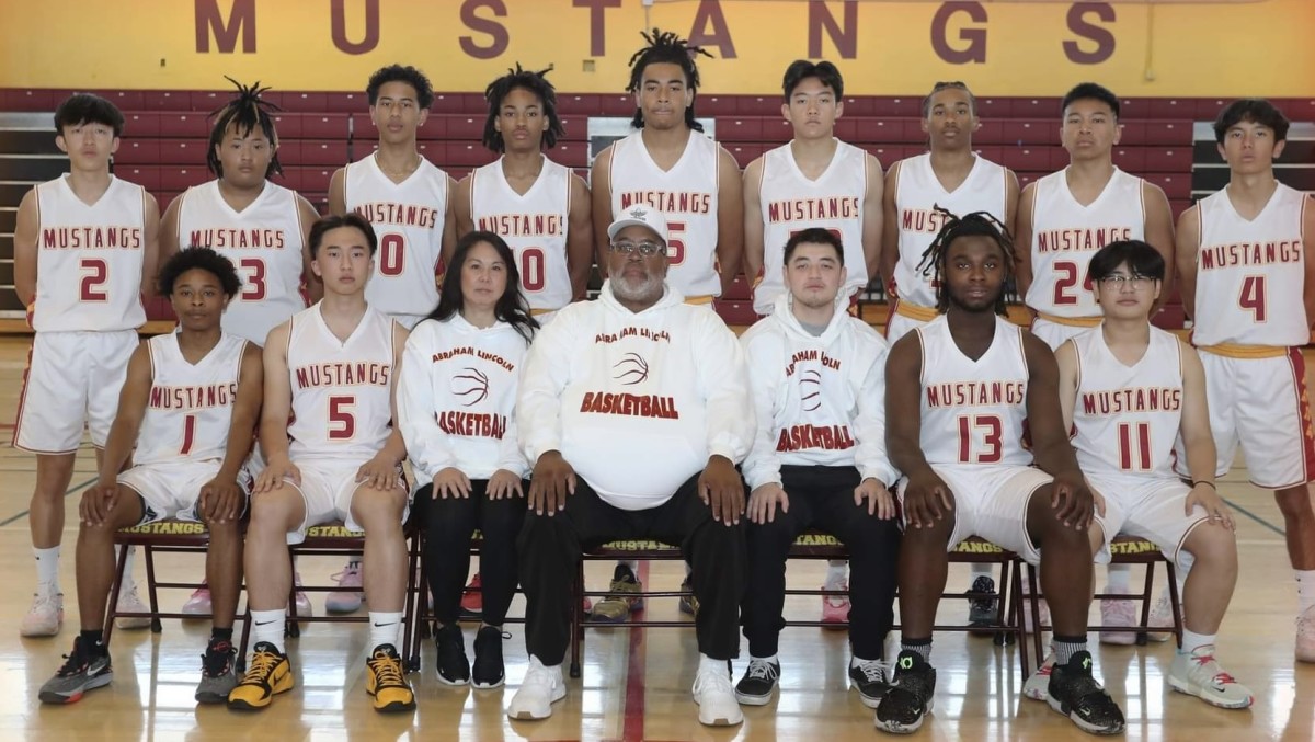 California basketball coach overcomes heart attack, leads boys and ...
