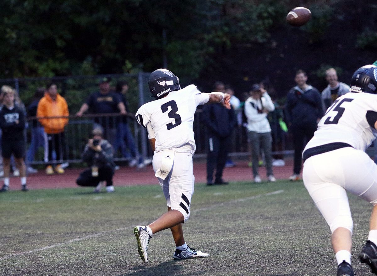 West Linn shuts out Nelson as Oregon high school football kicks off: 5 ...