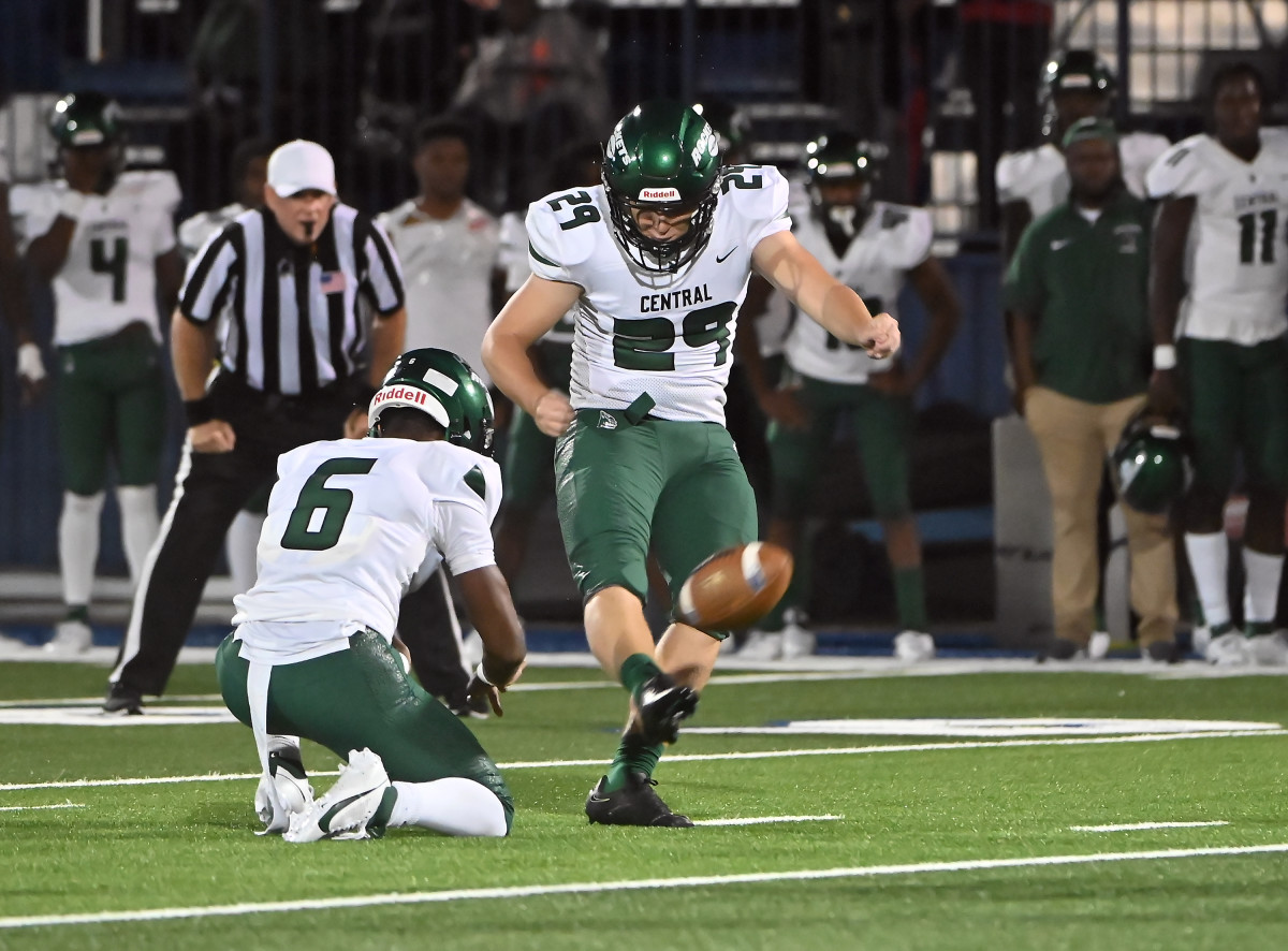 Photos: Bishop Gorman survives Miami Central and thunderstorms to win ...