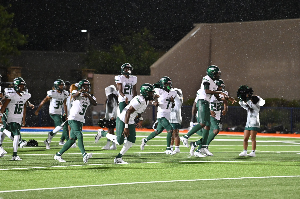 Photos: Bishop Gorman survives Miami Central and thunderstorms to win ...