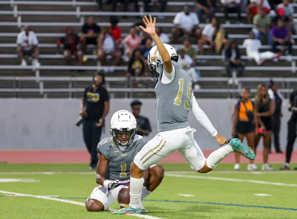 Photos/Video: DeSoto takes down South Oak Cliff to remain perfect ...