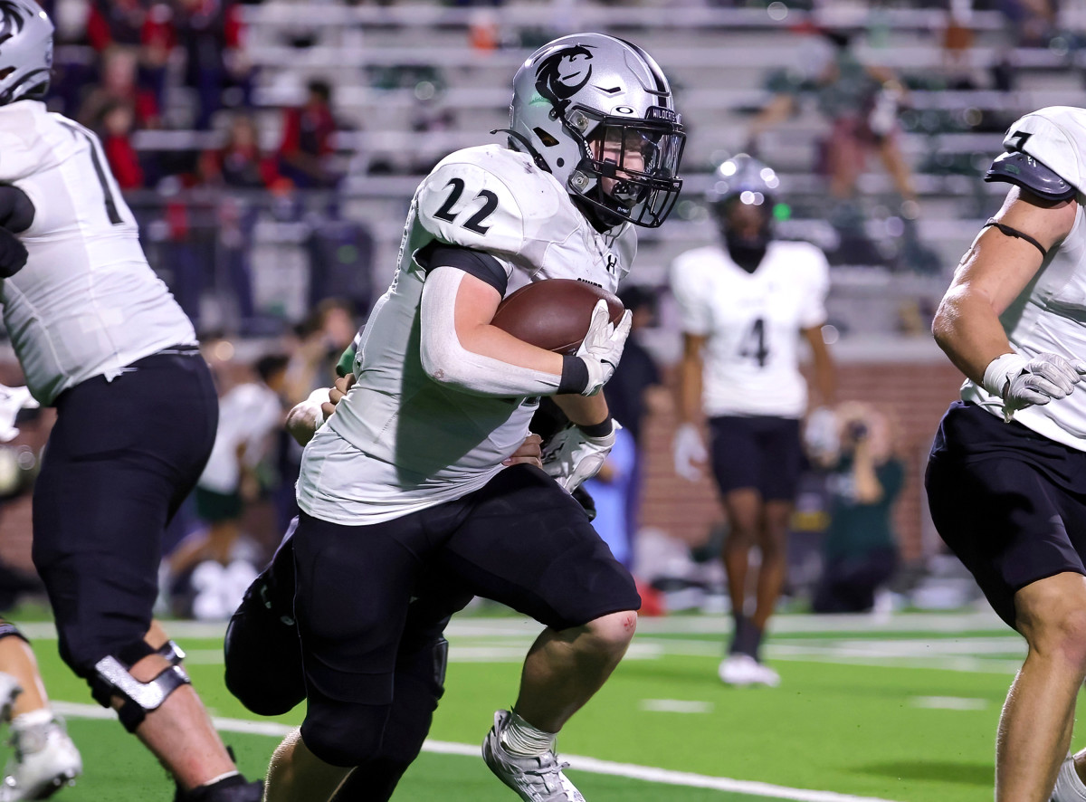 Look: Prosper football edges Denton Guyer for victory in District ...