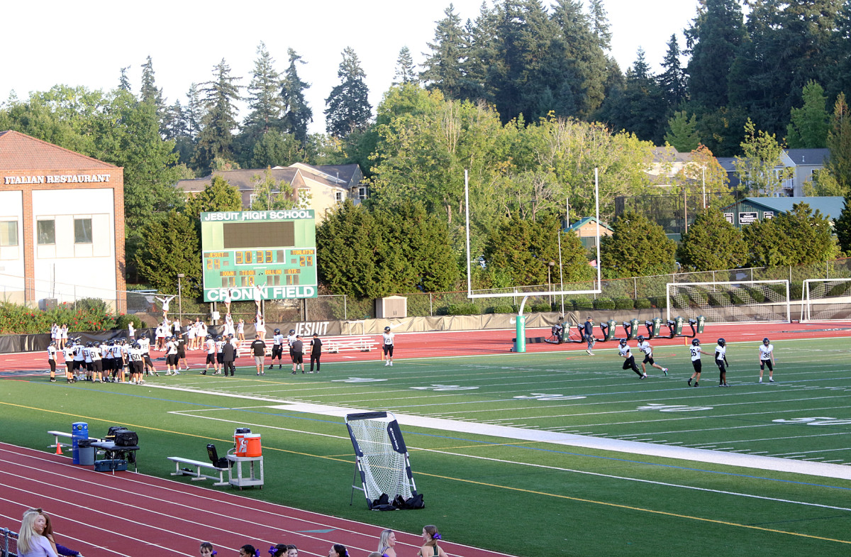 Tualatin gets emotional win but loses starting QB; Jesuit 0-4 for first ...