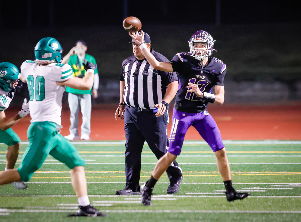 Look: West Linn football routs Lake Stevens in battle of undefeated ...