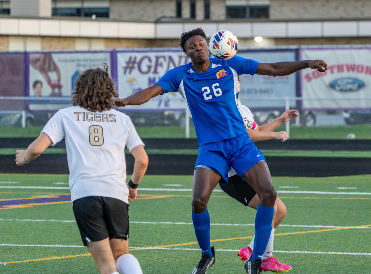 Flory Bidunga, 5-star Kansas basketball commit, towers over opponents ...