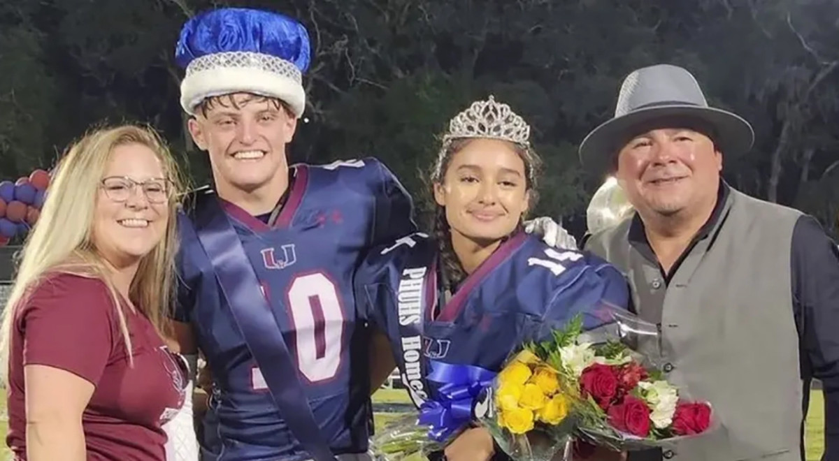 Homecoming Queen scores a touchdown for Palm Harbor University - Sports ...