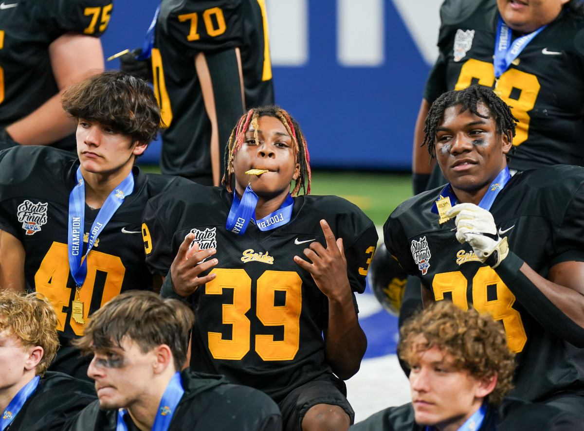 Look: Snider downs Decatur Central to win Indiana 5A state football ...