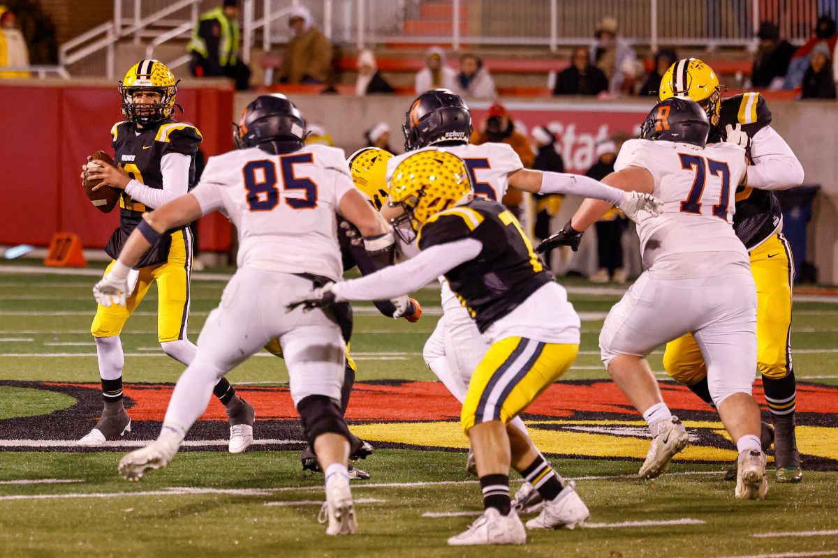 Rochester rolls past St. Laurence in Illinois 4A football championship ...