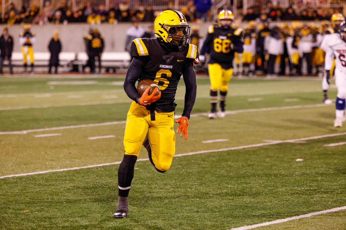 Rochester rolls past St. Laurence in Illinois 4A football championship ...