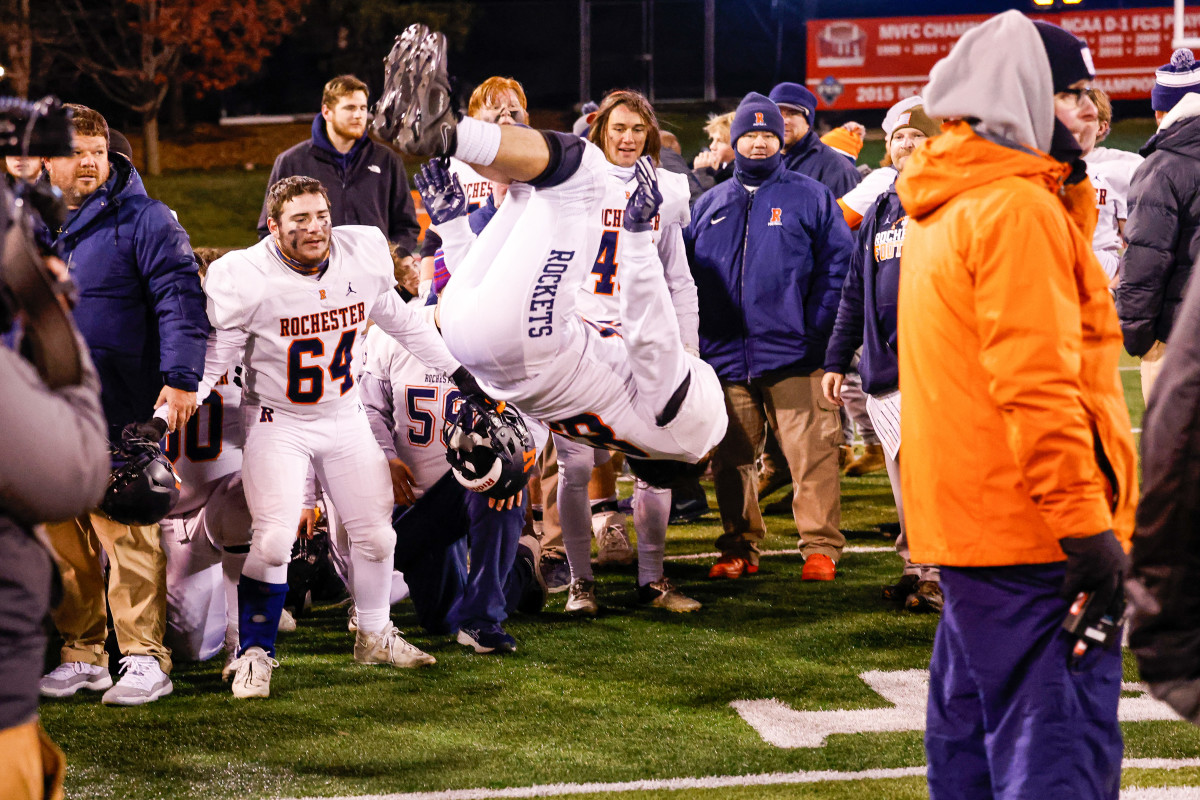 Rochester rolls past St. Laurence in Illinois 4A football championship ...