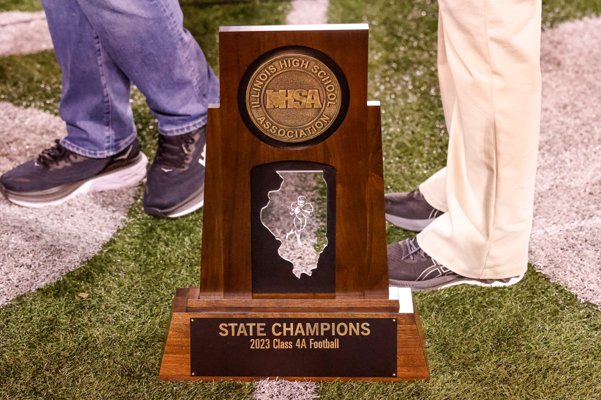 Rochester rolls past St. Laurence in Illinois 4A football championship ...